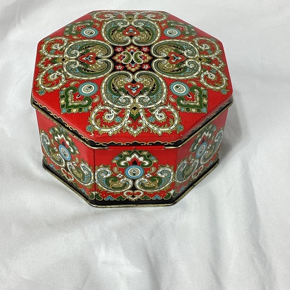 Other | Vintage Tin Paisley Container Made In England Attached Pull Up ...